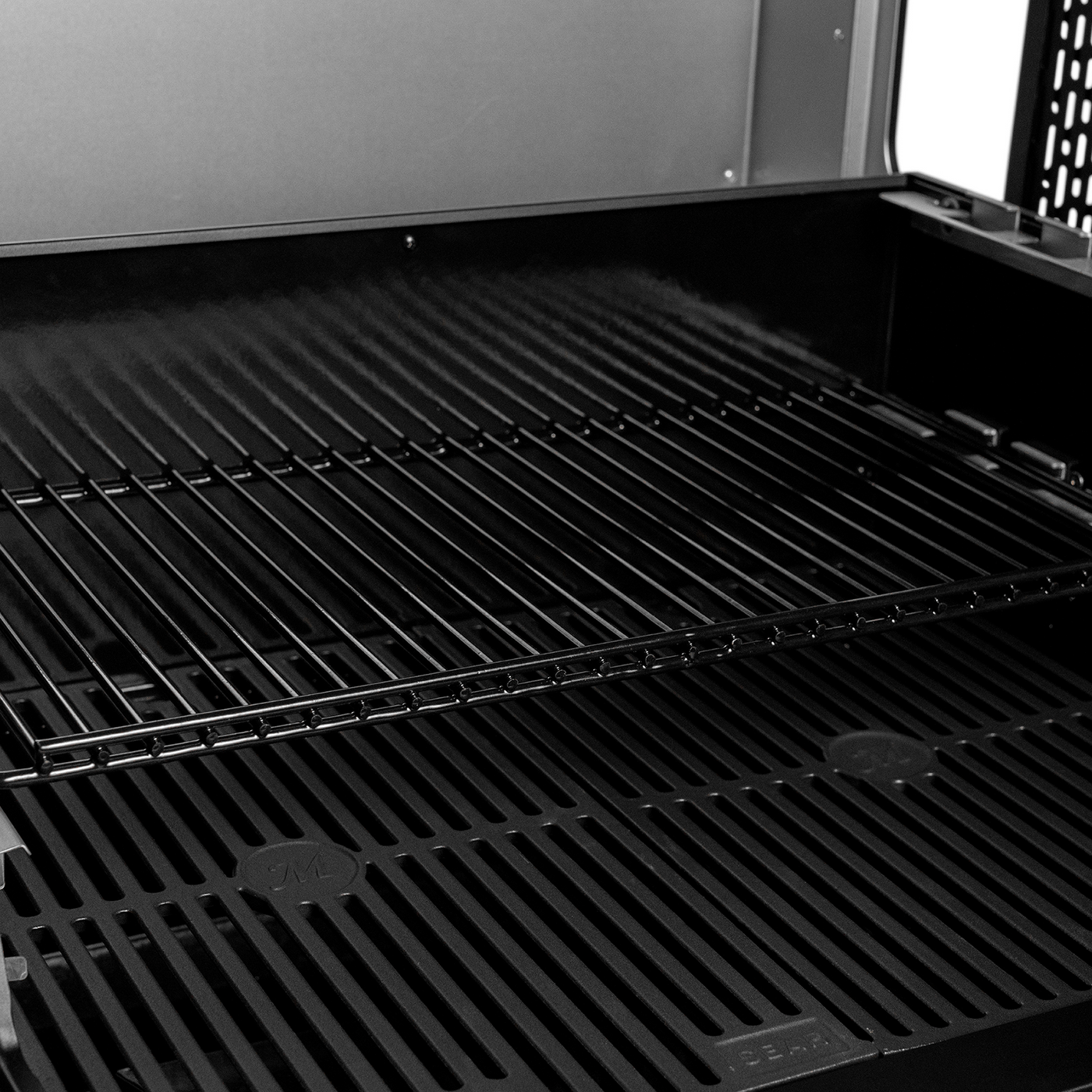 MASTERBUILT Gravity Series 600 Digital Charcoal Grill + Smoker — Low 'N ...